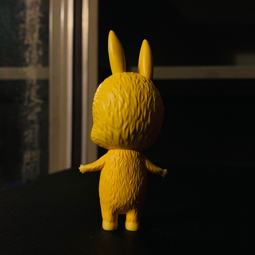 POPMART｜泡泡瑪特 How2work x 龍家昇 Labubu 鵝黃色ver., 書籍、休閒與玩具, 玩具、公仔、桌遊在旋轉拍賣