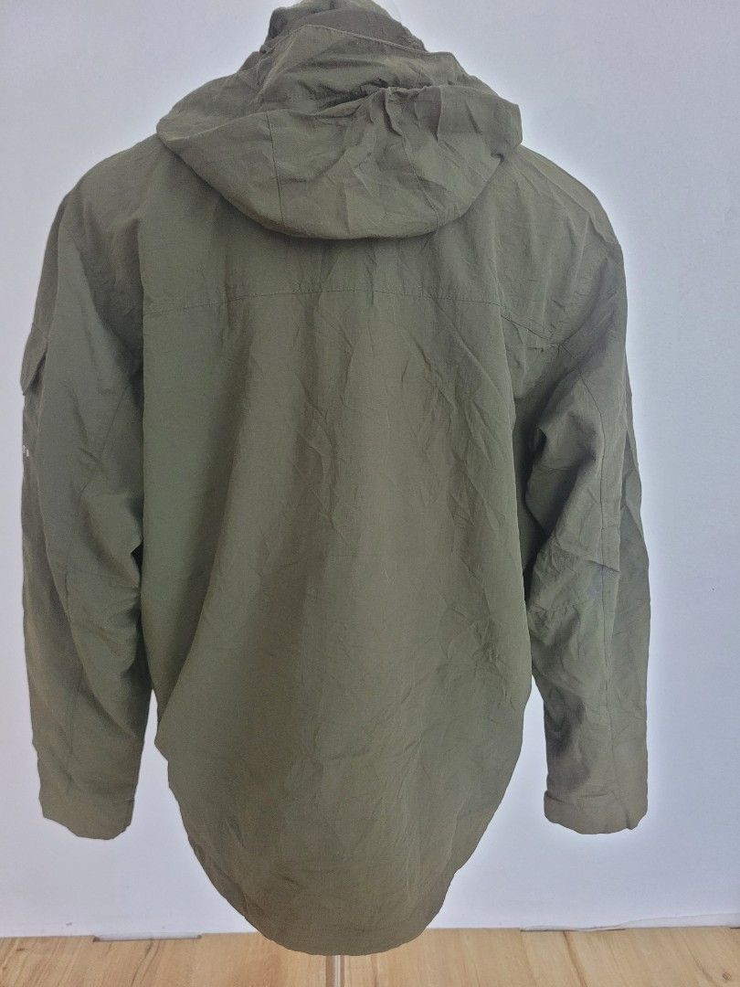 RED BULL F1 RACING TEAM WINDBREAKER JACKET, Men's Fashion, Coats ...