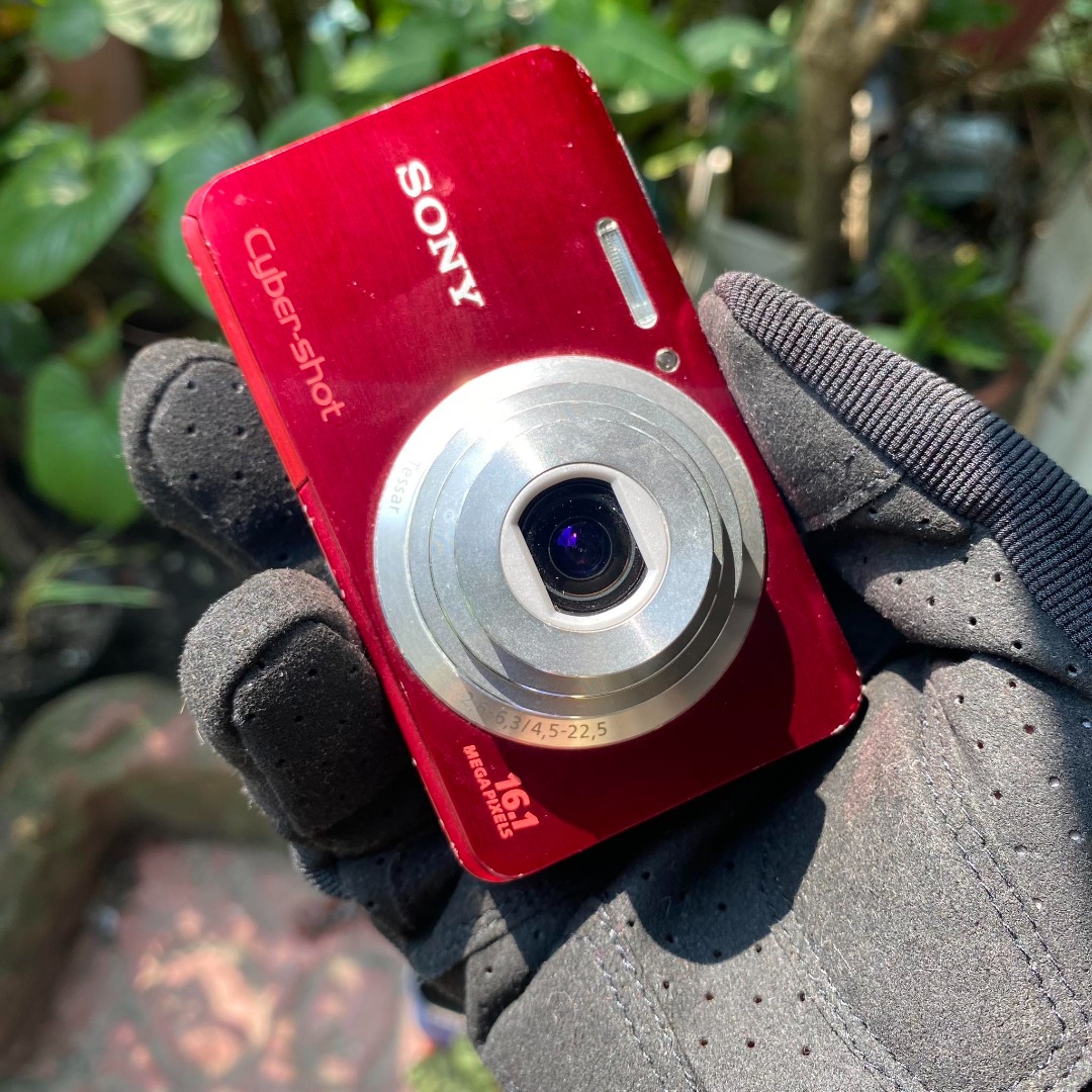 Ruby Red DSC-W650 Sony. Rare color way., Photography, Cameras on Carousell