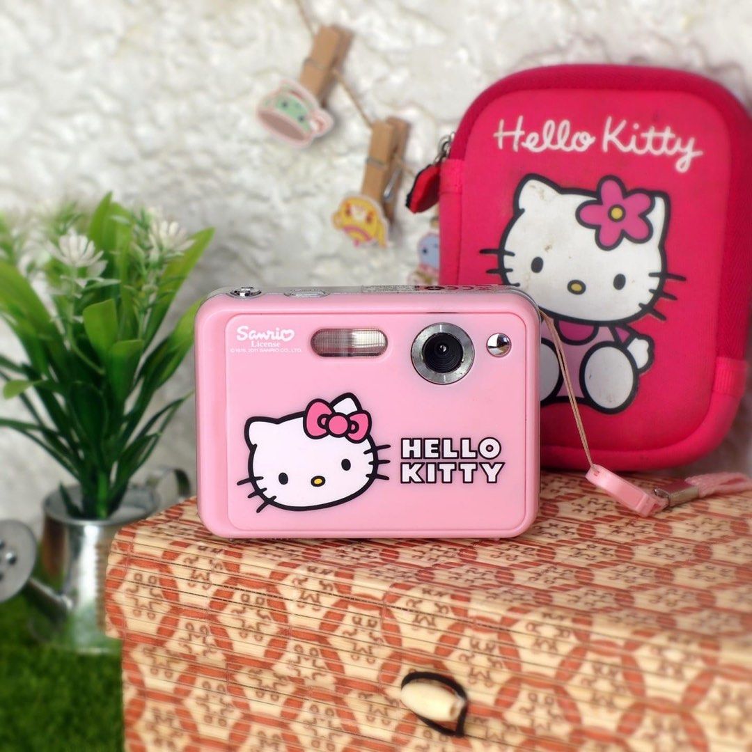 Sanrio Hello Kitty Digital Camera, Photography, Cameras on Carousell