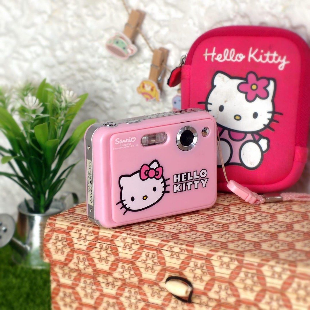 Sanrio Hello Kitty Digital Camera, Photography, Cameras on Carousell