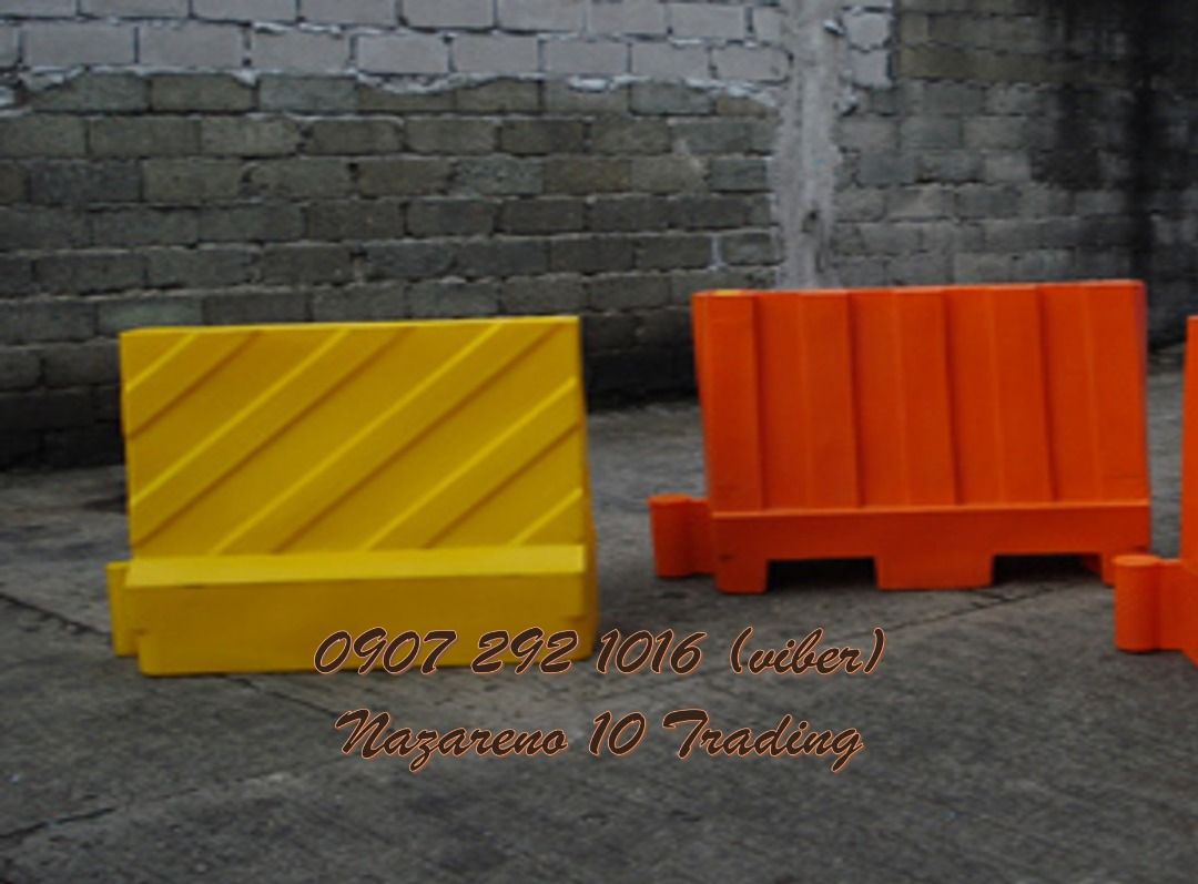 SB1 Plastic road barrier 376 on Carousell