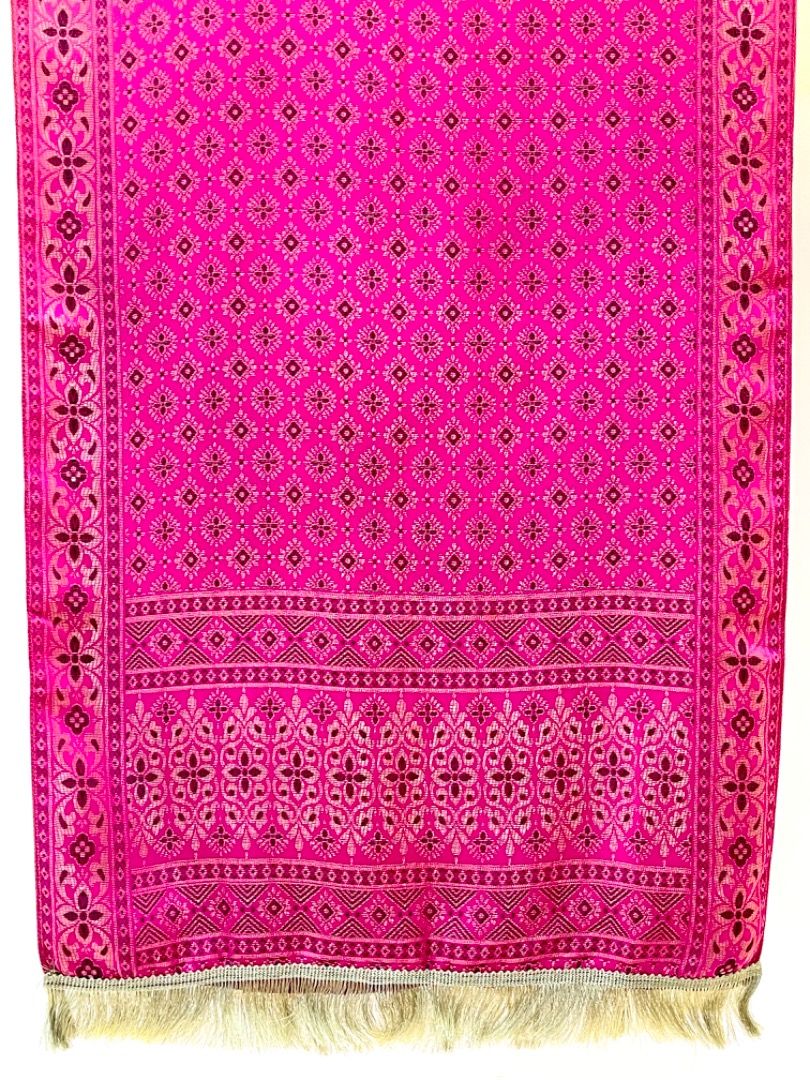 Selendang Kain tenun songket asli, Fesyen Wanita, Pakaian Wanita, Lainnya di Carousell