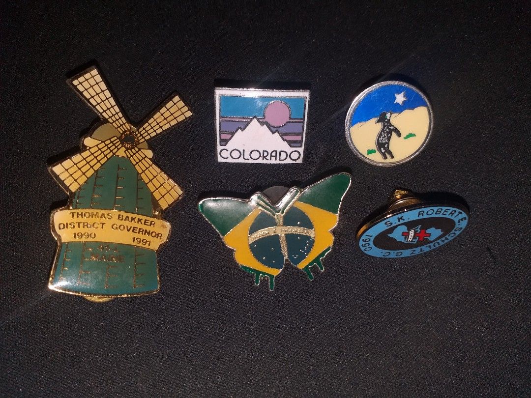 Set of Vintage Pins From The 70s-80s, Hobbies & Toys, Memorabilia ...