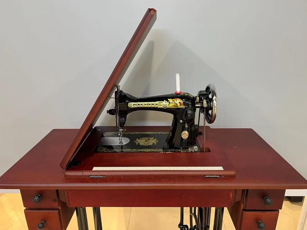 Singer Traditional Sewing Machine 15 Class Leg Treadle with Table ...