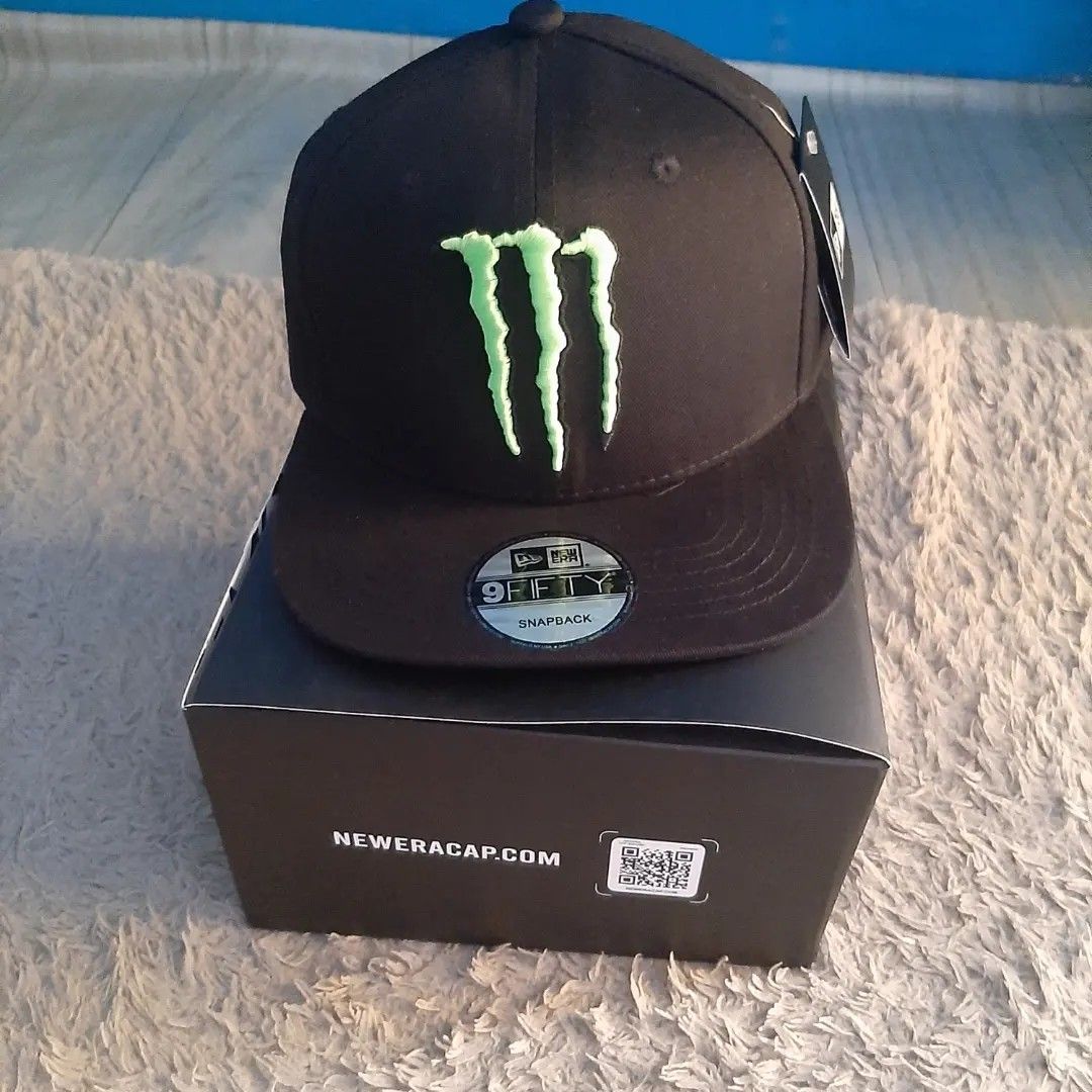 Snapback Monster energy, Fesyen Pria, Aksesoris, Topi di Carousell