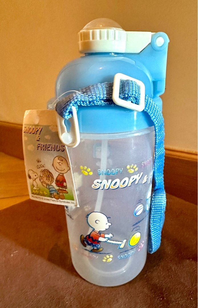 Snoopy Water Bottle (Brand New 全新), 傢俬＆家居, 廚具和餐具, 廚水杯、水壺 - Carousell