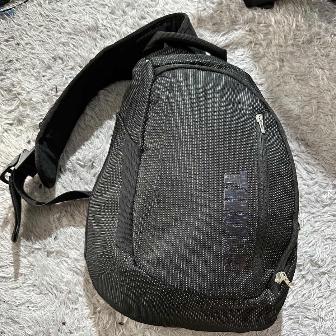Thule crossover sling bag 17L on Carousell