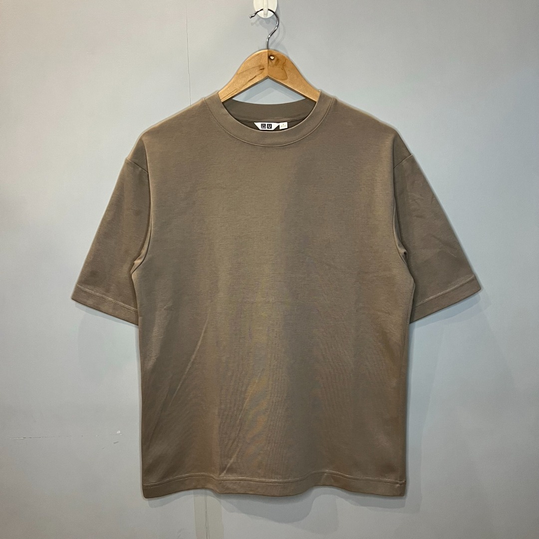 Uniqlo U Airism Oversized Crew Neck T-Shirt CODE D11,D12 on Carousell