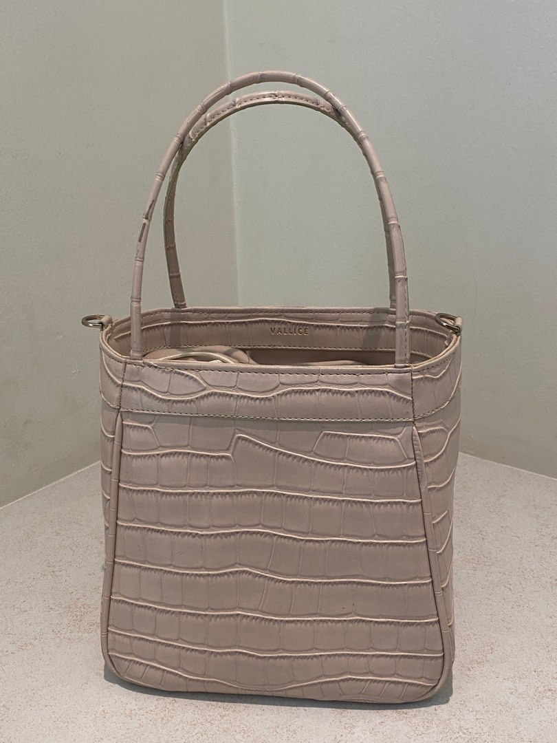 Vallice bucket bag, Fesyen Wanita, Tas & Dompet di Carousell