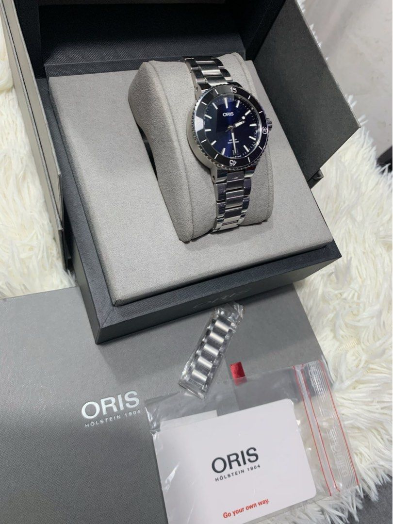 Watch Oris Aquis Date Blue Dial, Luxury, Watches on Carousell