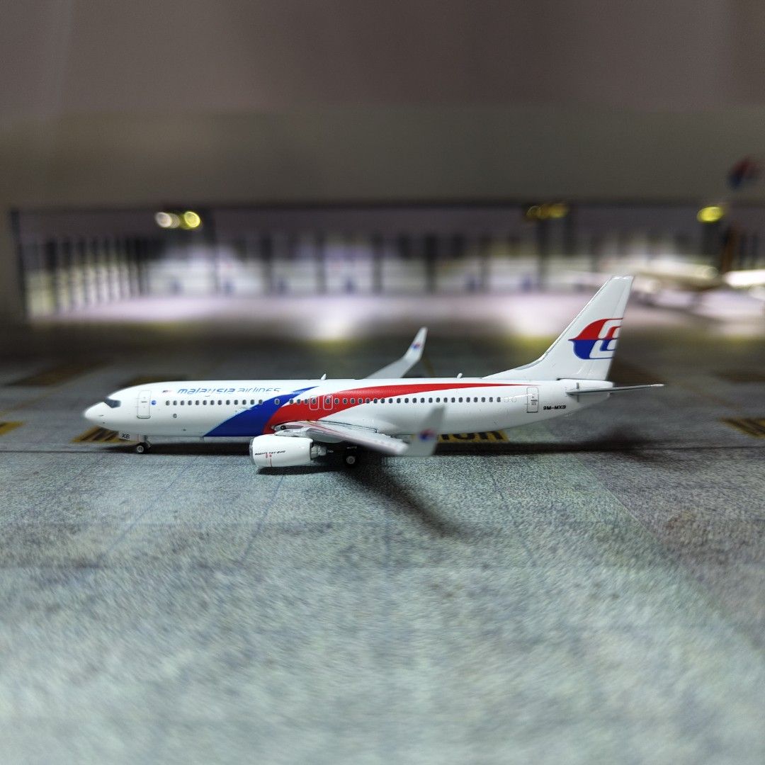 1:400 Phoenix Malaysia Airlines Boeing 737-800, Hobbies & Toys ...