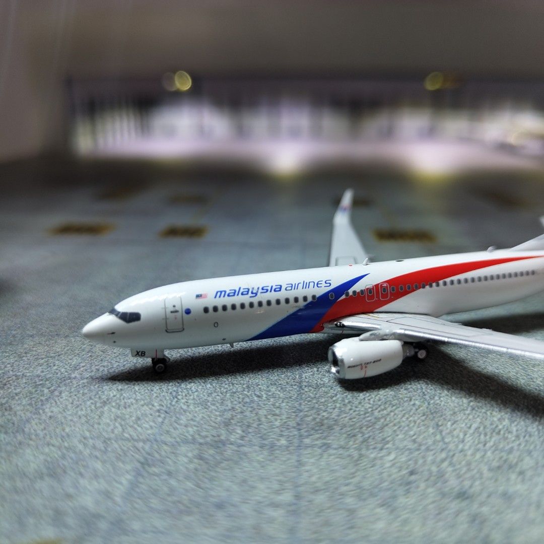 1:400 Phoenix Malaysia Airlines Boeing 737-800, Hobbies & Toys ...