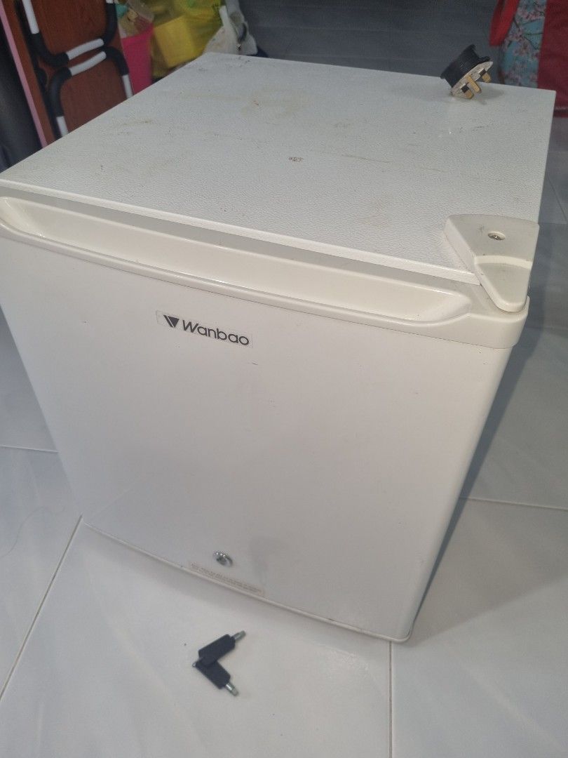 47L mini bar fridge with lock, TV & Home Appliances, Kitchen Appliances ...