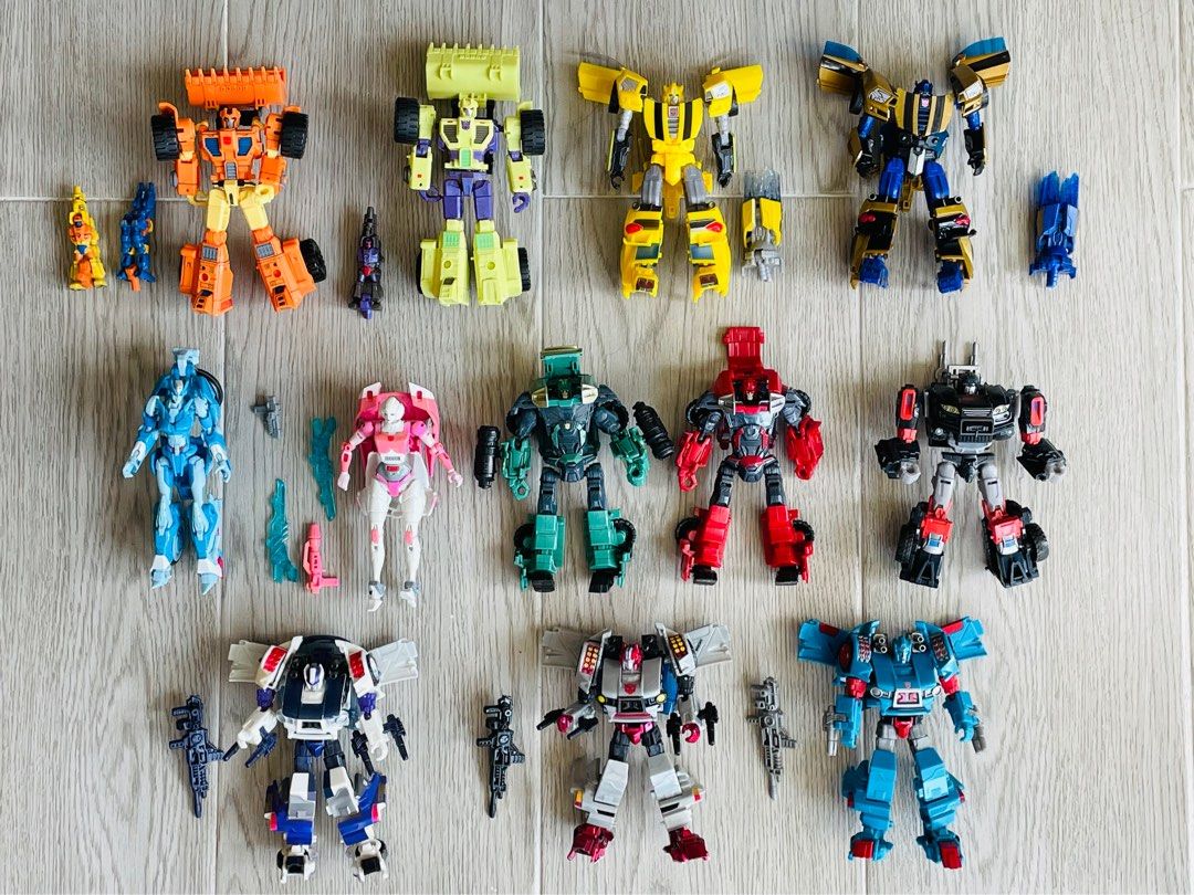 變形金剛 IDW Arcee Skids Scoop Ironhide Classic, 興趣及遊戲, 玩具 & 遊戲類 - Carousell