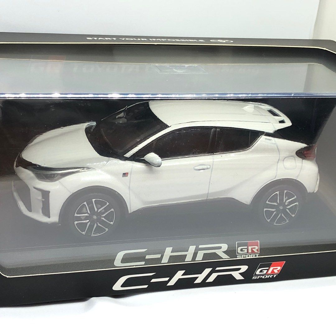 豐田 Toyota C-HR GR CHR 1:30 官方非賣品 合金模型車 070 珍珠白色, 興趣及遊戲, 玩具 & 遊戲類 - Carousell