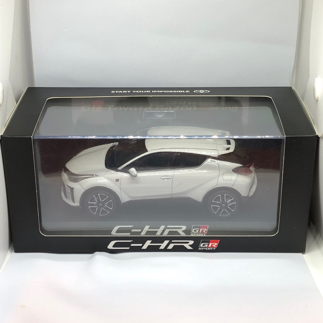 豐田 Toyota C-HR GR CHR 1:30 官方非賣品 合金模型車 070 珍珠白色, 興趣及遊戲, 玩具 & 遊戲類 - Carousell