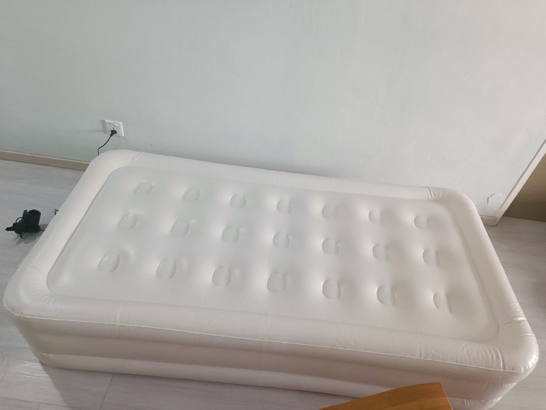 Air bed with eltrical pump, Furniture & Home Living, Furniture, Bed ...