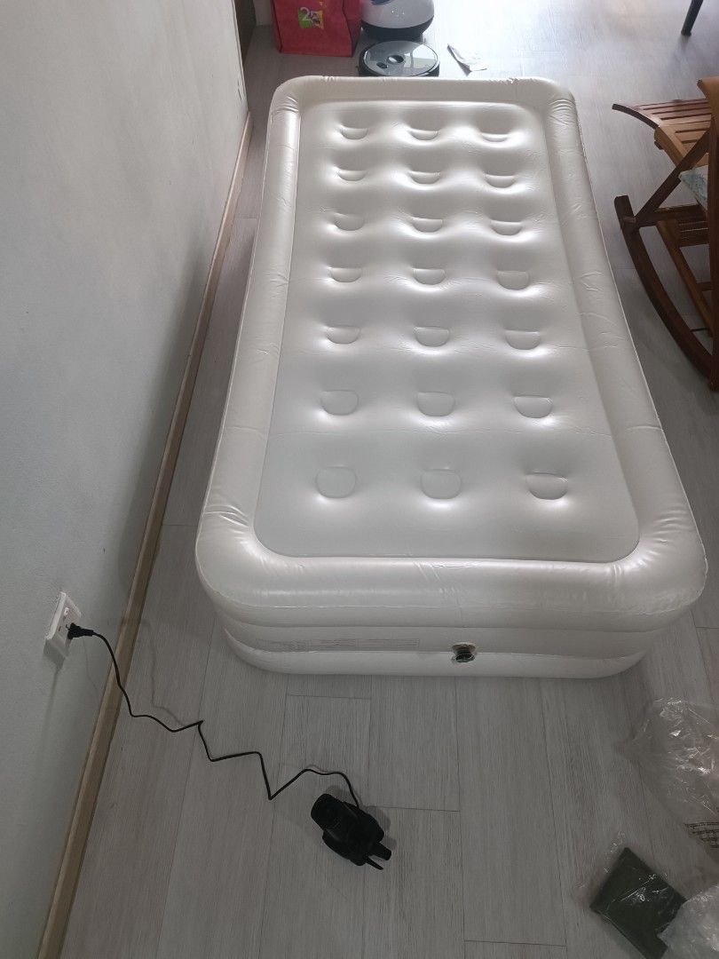 Air bed with eltrical pump, Furniture & Home Living, Furniture, Bed ...