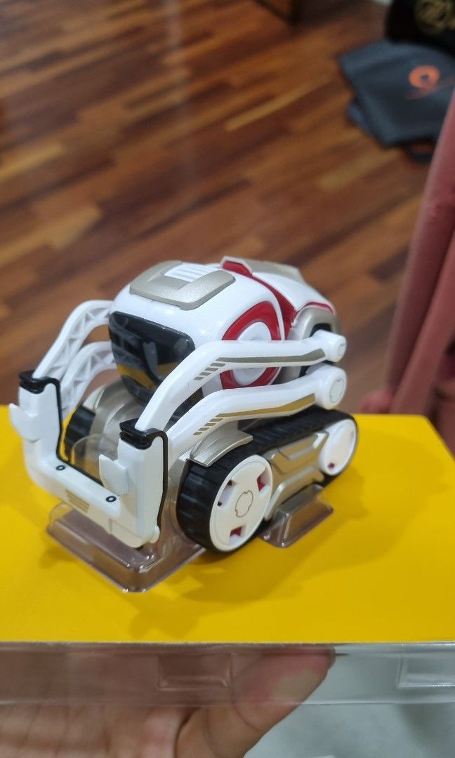Anki Cozmo, Hobbies & Toys, Toys & Games on Carousell