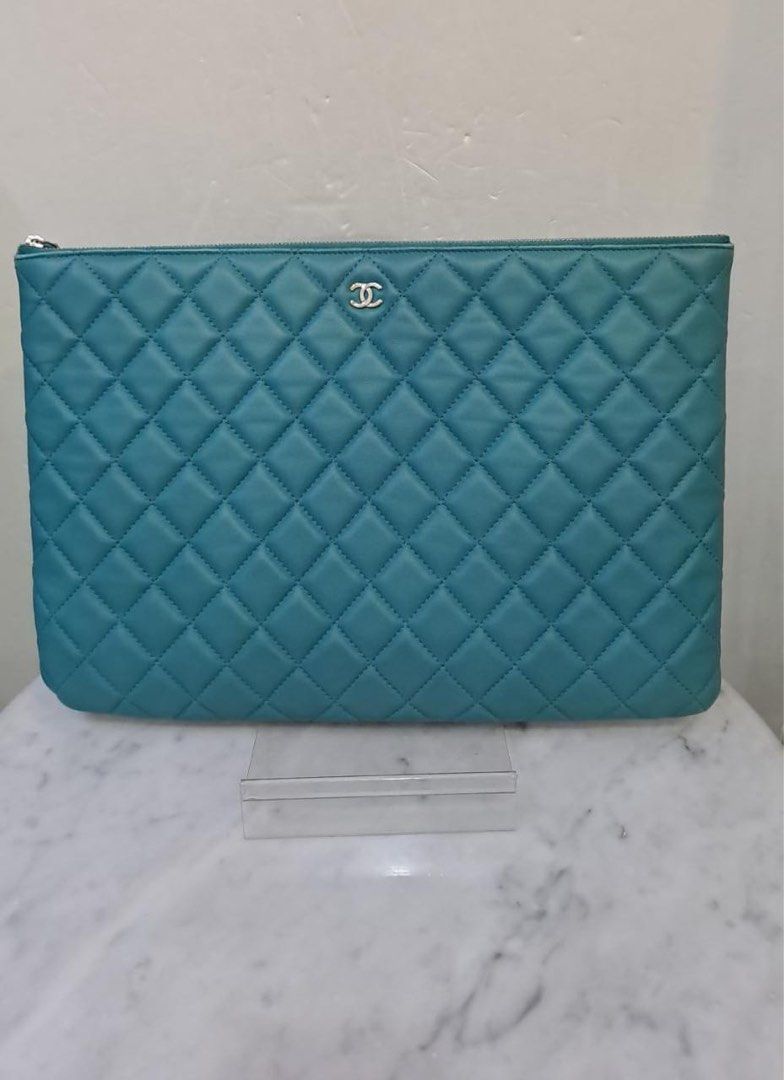 Authentic *CHANEL MEDIUM O CASE GREEN LAMBSKIN* 34x23 #20 card *17.7jt ...