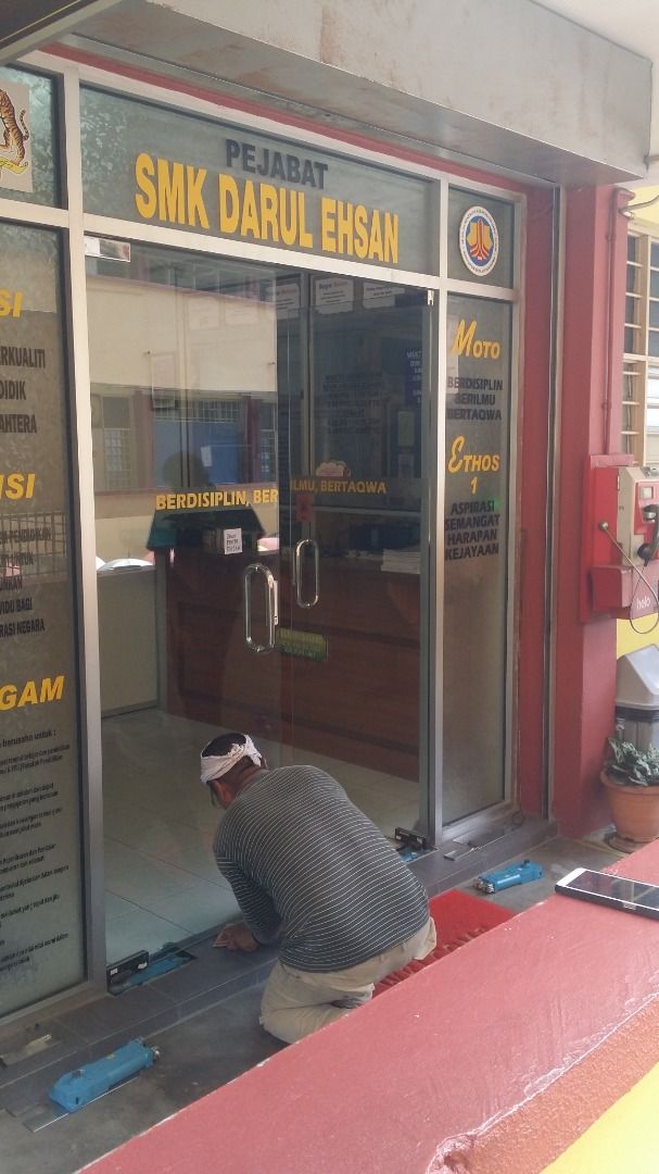 BAIKI PINTU KACA ROSAK l hydraulic floor spring replacement, Services ...