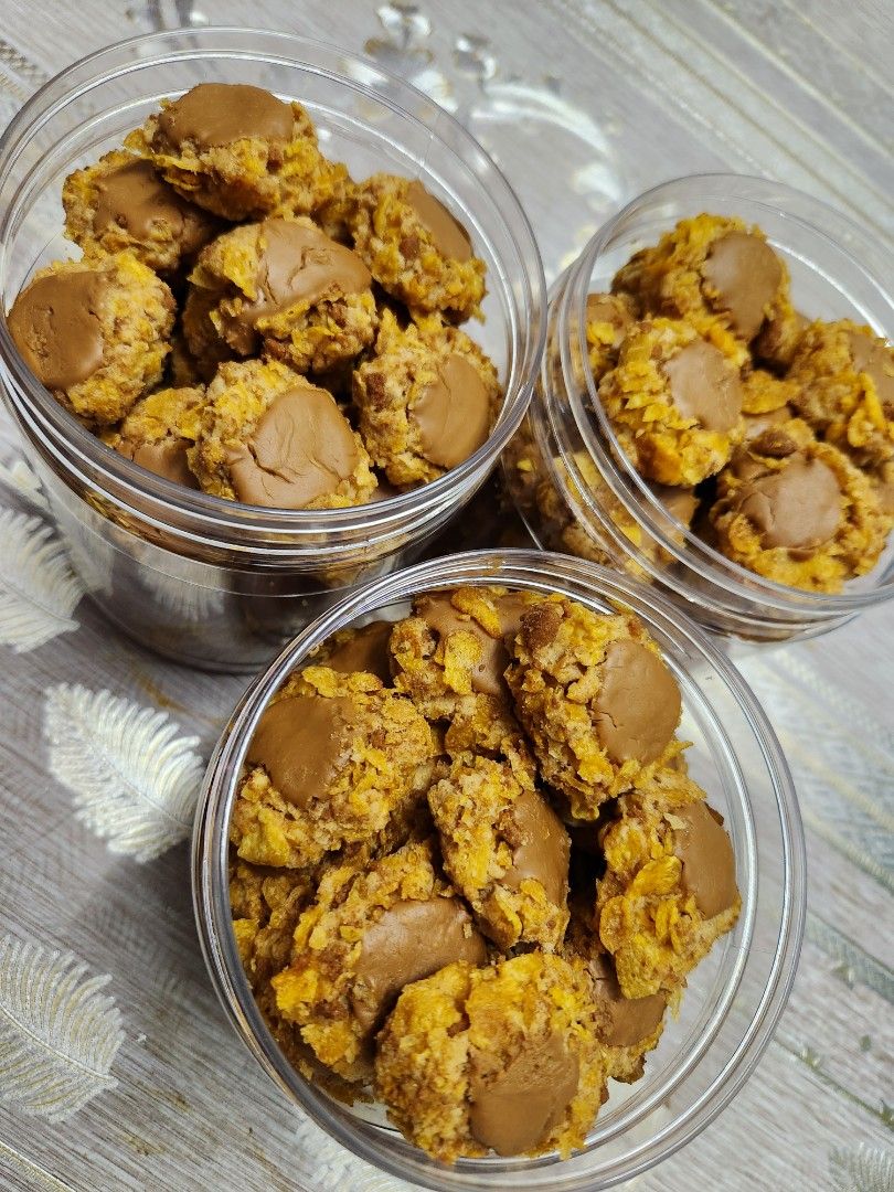 Biscoff cornflakes, Food & Drinks, Homemade Bakes on Carousell