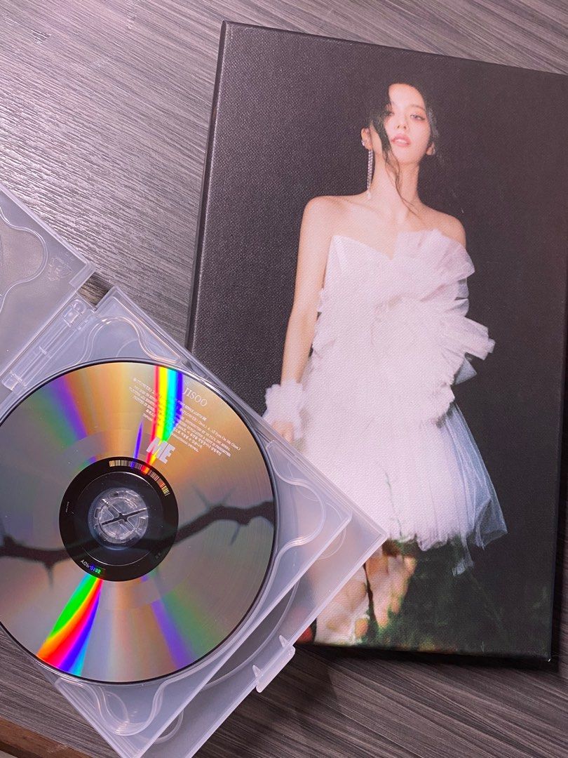 Black pink 成員solo專輯CD Jennie Rose Jisoo, 書籍、休閒與玩具, 收藏、紀念品, K-Pop在旋轉拍賣