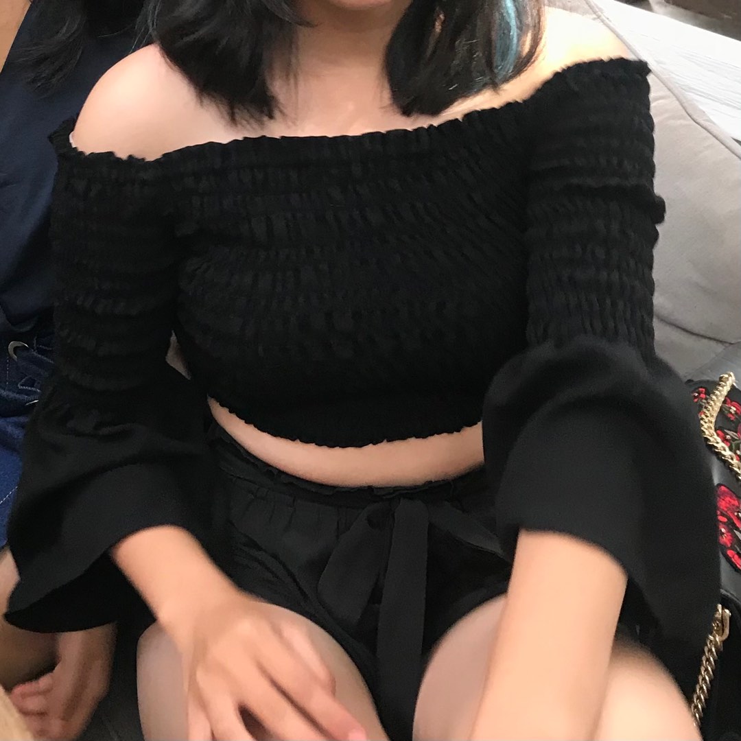 black sabrina, Fesyen Wanita, Pakaian Wanita, Atasan di Carousell