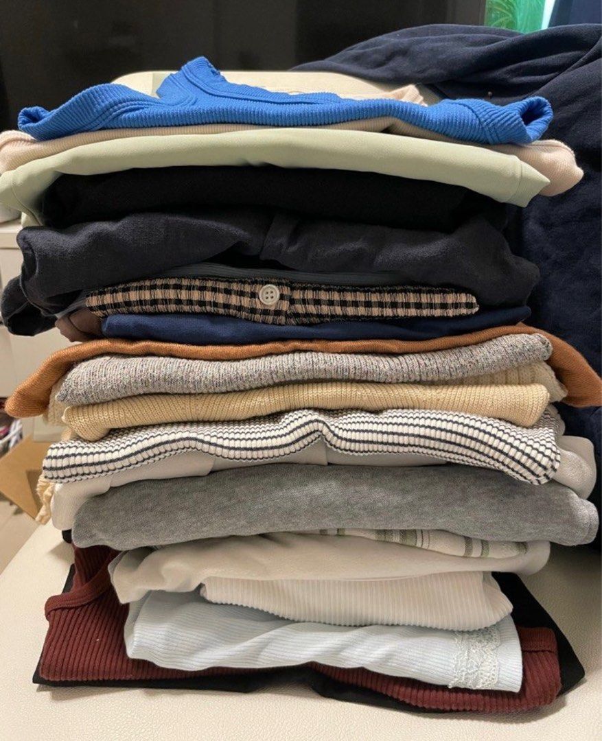 Clothes bundle/bulk on Carousell