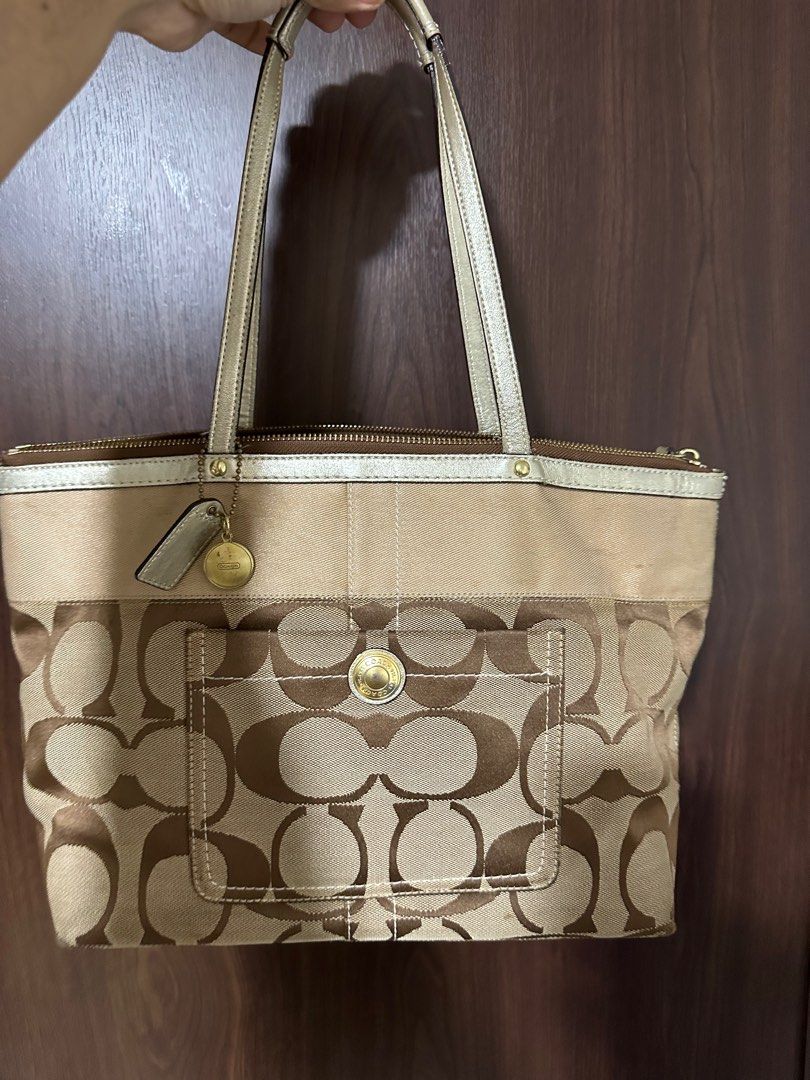 *Coach Monogram Tote Bag with zipper*, Luxury, Bags & Wallets on Carousell