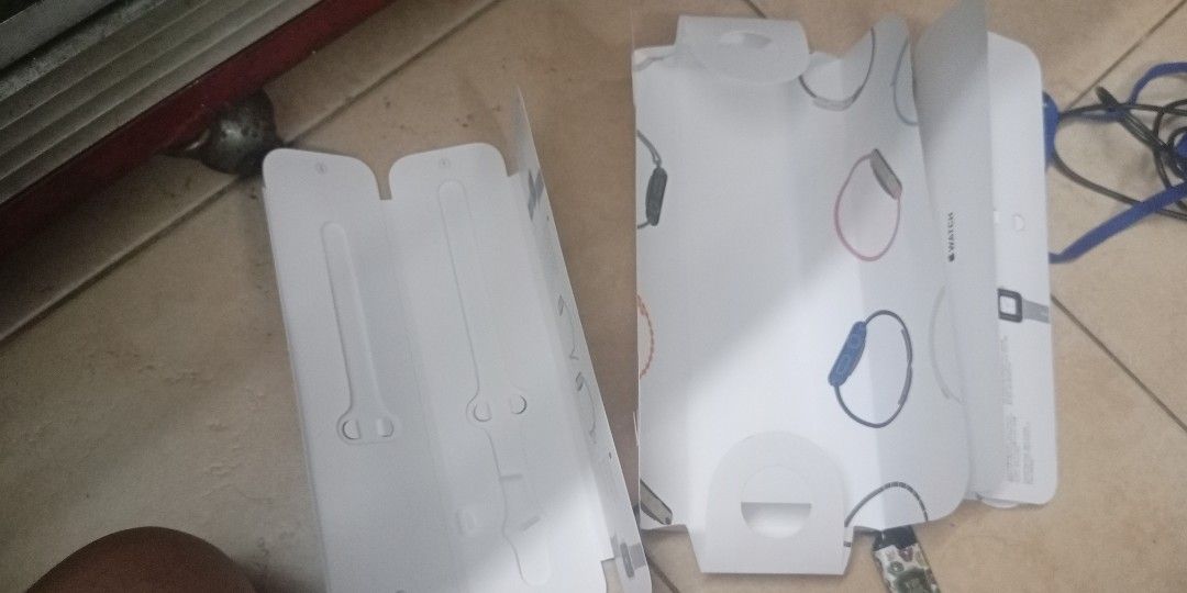 Dus Apple watc detail cek foto, Fesyen Pria, Jam Tangan di Carousell