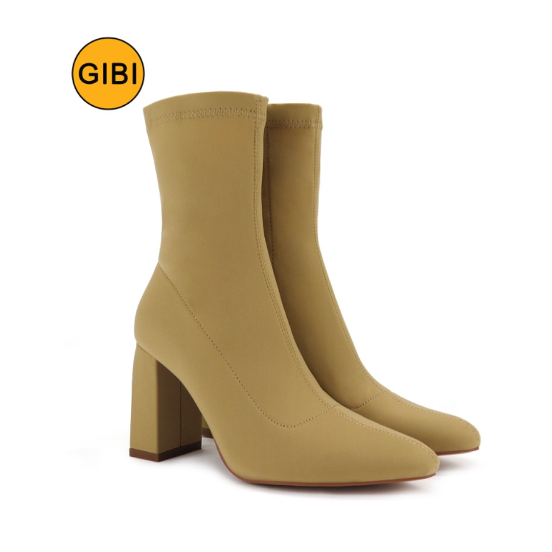 GIBI BOOTS, Women's Fashion, Footwear, Boots on Carousell