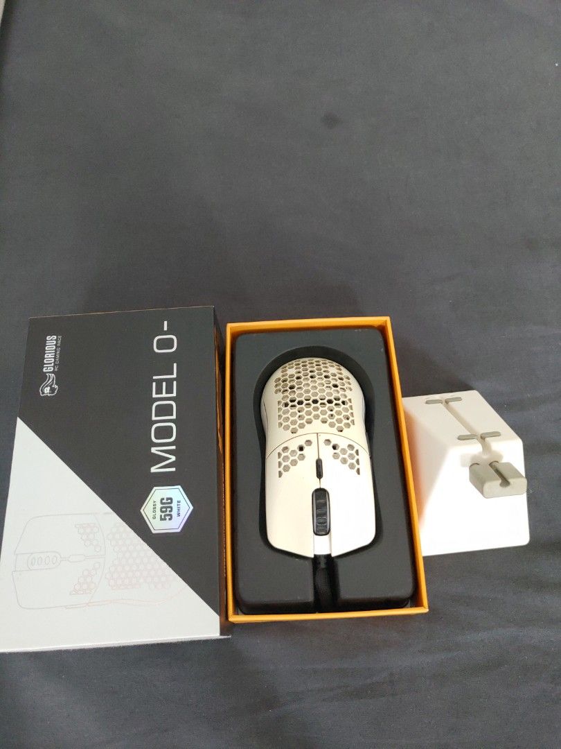 Glorious Model O- (Glossy) with Hotline mouse bungee, Computers & Tech ...