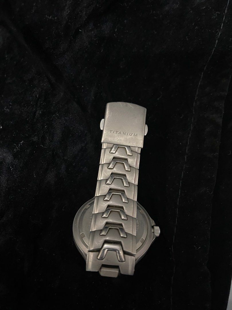 Guess waterpro titanium watch, 名牌, 手錶 - Carousell