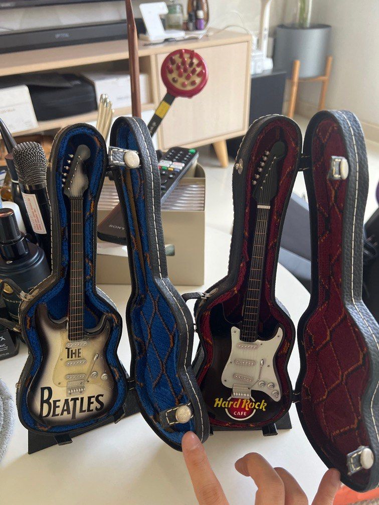 Mini Guitar display (Beatles, Hard Rock Cafe) with case, Hobbies & Toys ...