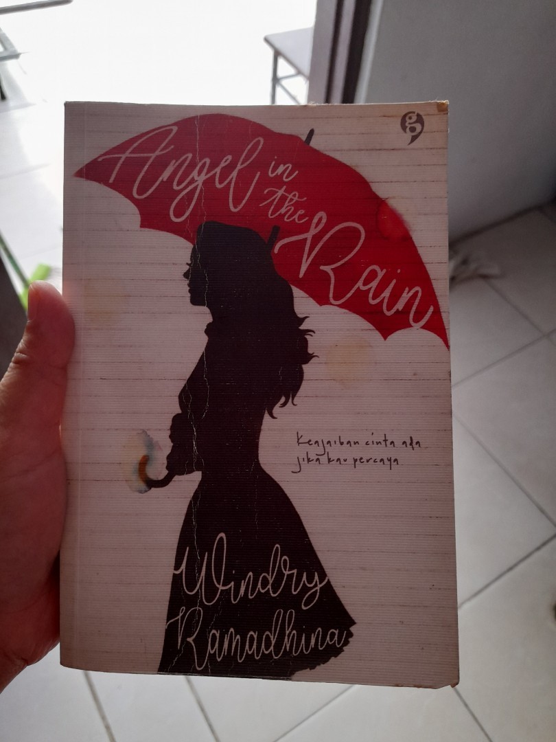 Novel angel in rain, Buku & Alat Tulis, Buku di Carousell