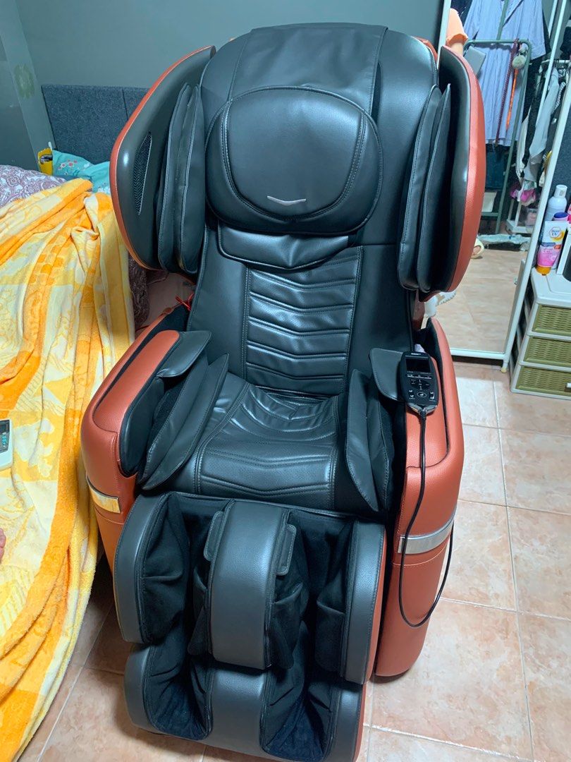 Osim Massage Chair uDivine V, Health & Nutrition, Massage Devices on ...