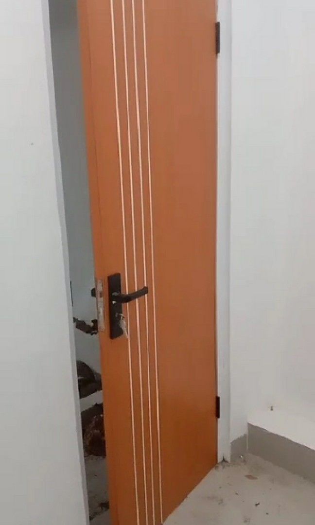 Pintu hpl minimalis komplit, Desain & Kerajinan Tangan, Karya Seni di Carousell