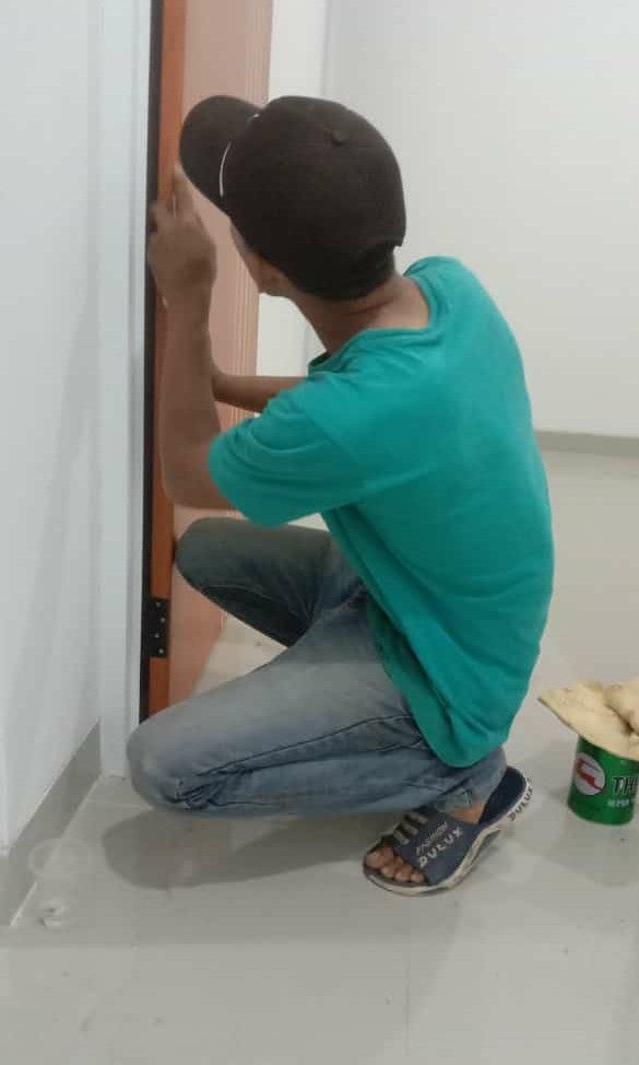 Pintu hpl minimalis komplit, Desain & Kerajinan Tangan, Karya Seni di Carousell