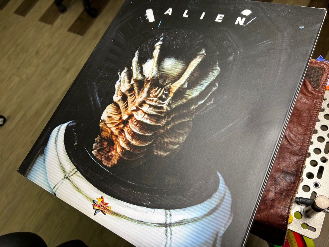 Rare Hottoys Alien Kane 1/6, Hobbies & Toys, Memorabilia & Collectibles ...