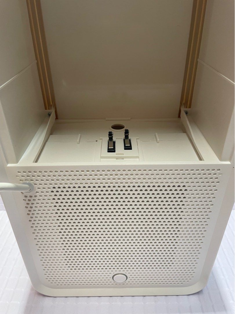 Roommi 輕量除濕機 RMDH01 晶片式除濕機 roommi 最美輕量除濕機 小型除濕機 二手 （部分瑕疵）, 電視及其他電器 , 空氣清淨機及除濕機在旋轉拍賣