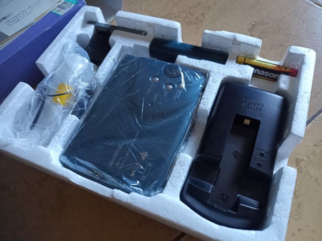 Sharp JC-B10 PIU Headphone Stereo Player WALKMAN JAPAN SURPLUS on Carousell