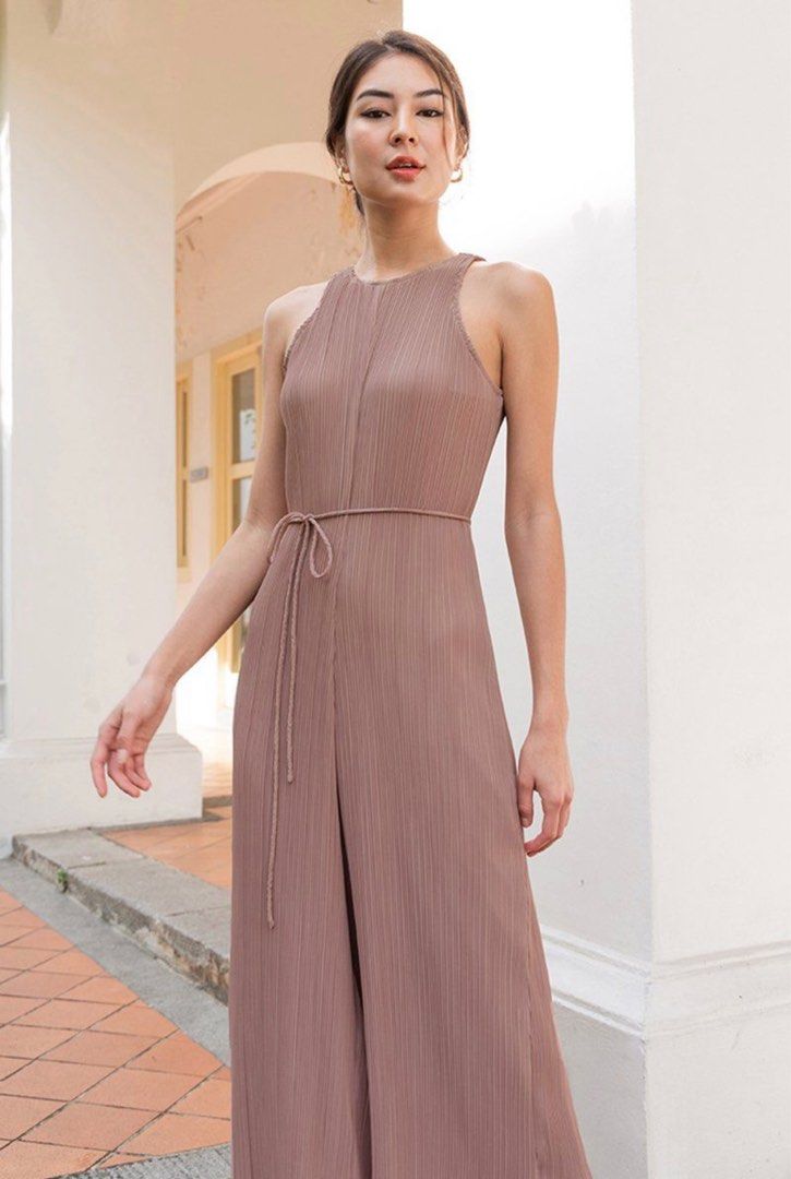 The Willow Label Mikayla Pleated Jumpsuit in Mocha, Women's Fashion ...