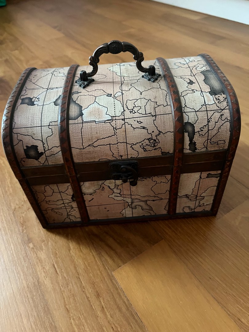 Treasure chest box, Women's Fashion, Jewelry & Organisers, Accessory ...