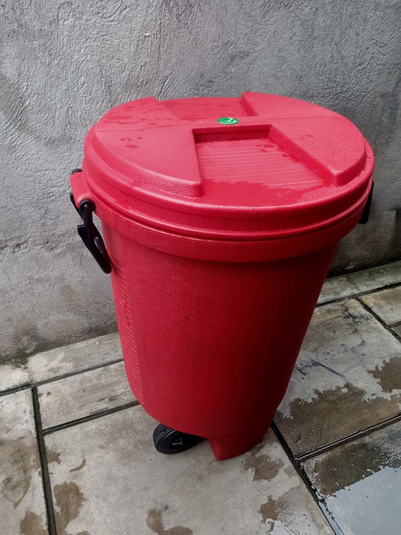 TROLLING TRASH BIN, Furniture & Home Living, Cleaning & Homecare ...
