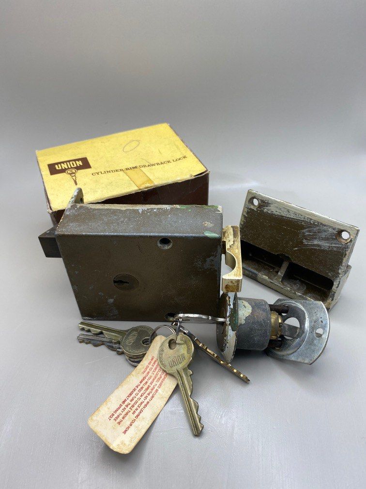 Used Union cylinder rim drawback door lock vintage with 2 original keys ...