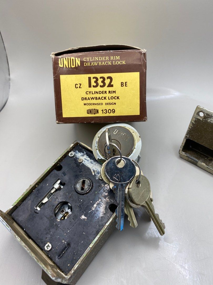 Used Union cylinder rim drawback door lock vintage with 2 original keys ...