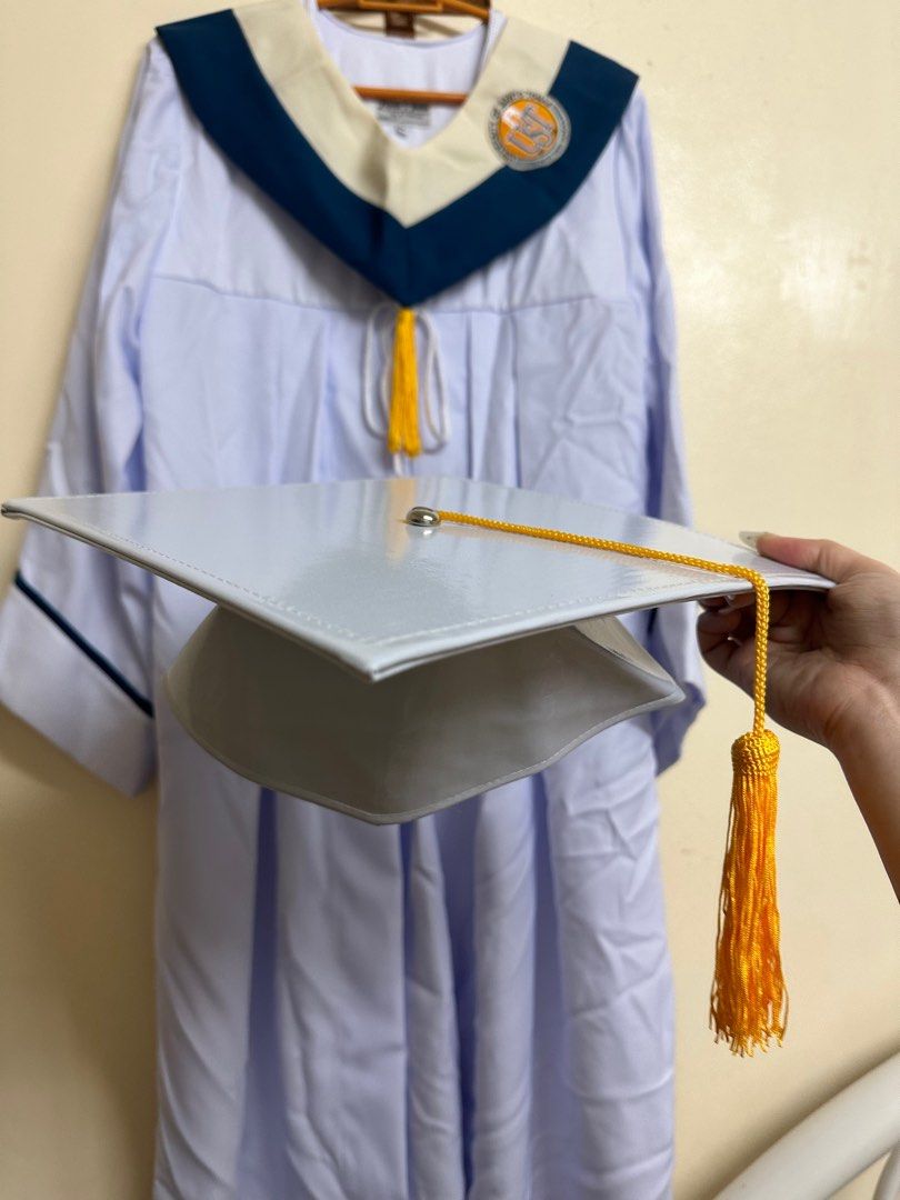 UST SHS Graduation Toga w/ Toga Hat (Medium) on Carousell
