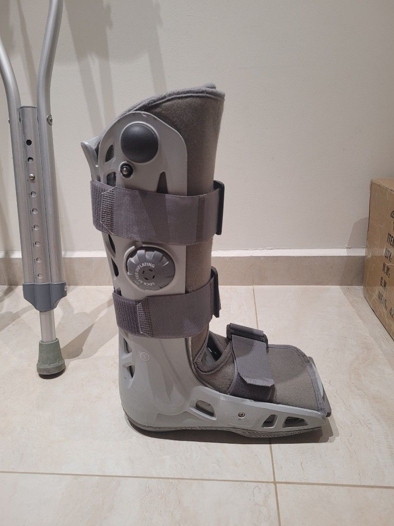 Aircast and crutches, Health & Nutrition, Assistive & Rehabilatory Aids ...